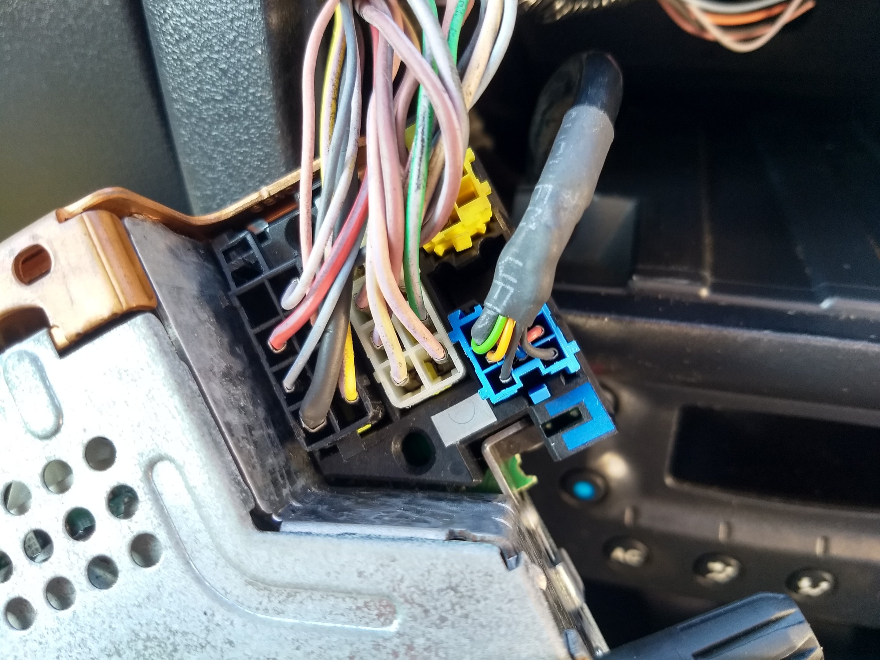 Aux in for Ph2 172 Tuner List headunit? Socket populated already ...